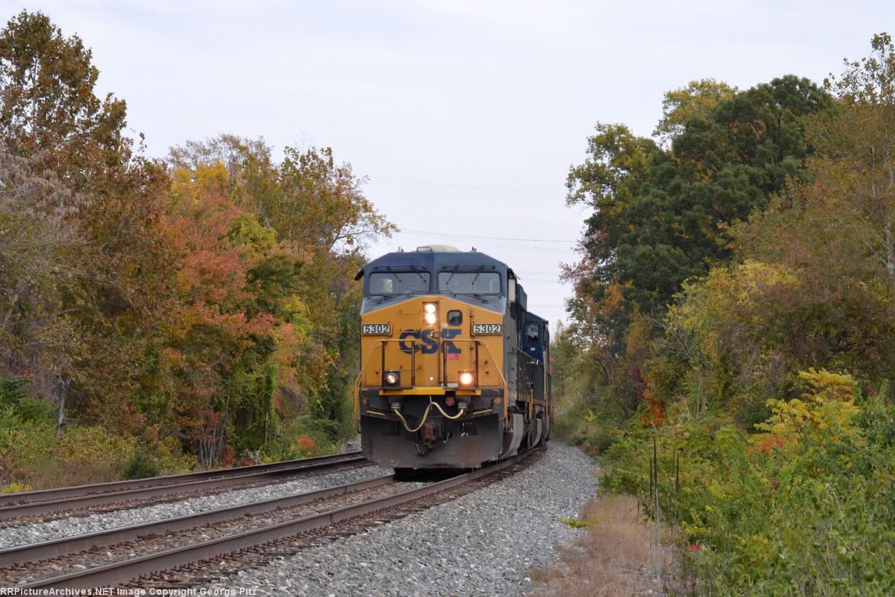 CSX 5302 and train Q033